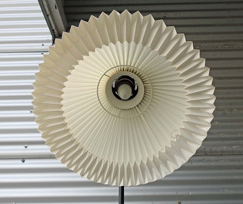 Kinnerup Antik & Porcelæn - Le Klint * * Standerlampe m/sort fod