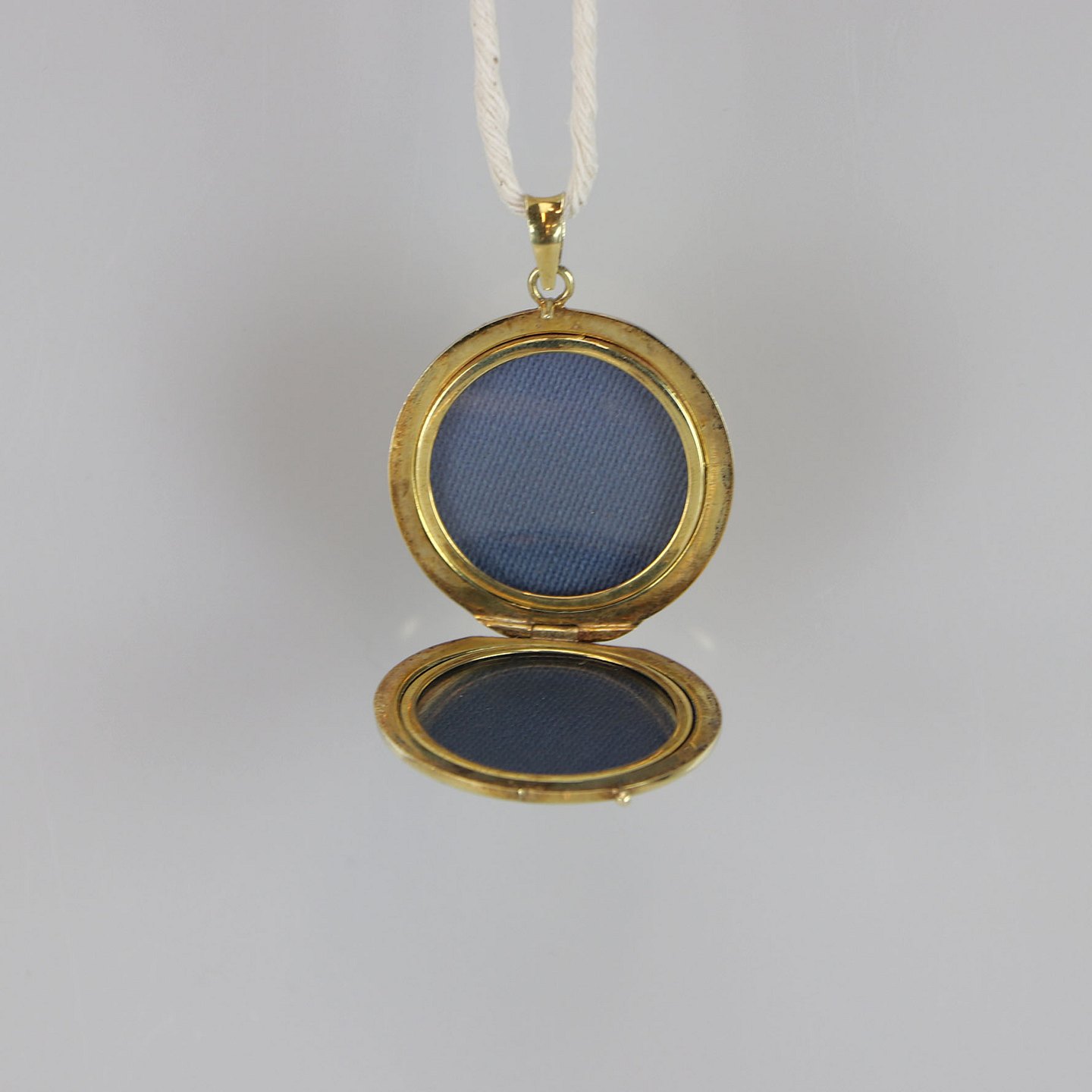 Kinnerup Antik Porcel n Dansk Design Medaljon 14K Kinnerup Antik Porcel n Dansk Design Medaljon 14K